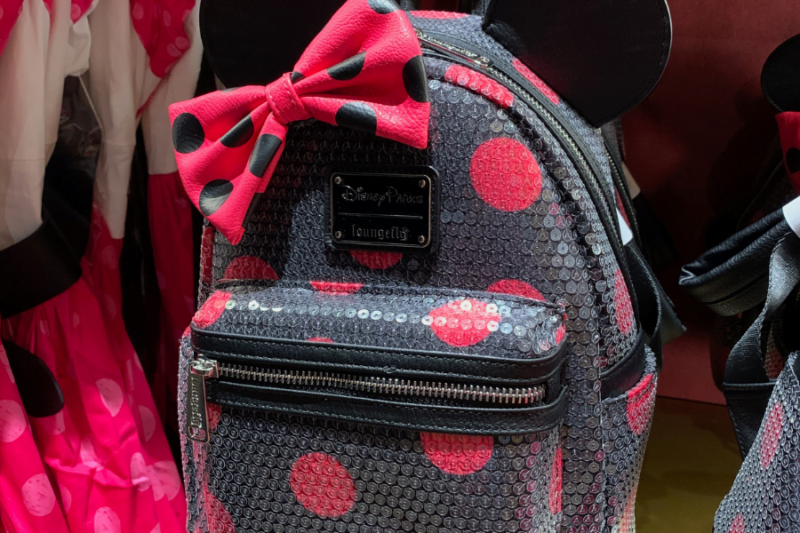 Ultimate Guide to What to Wear in Disneyland in March (2025) - Pixie ...