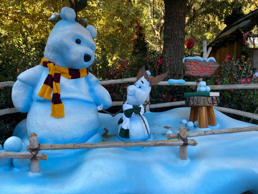 The Absolute BEST time to go to Disneyland in December! - Pixie Packing ...