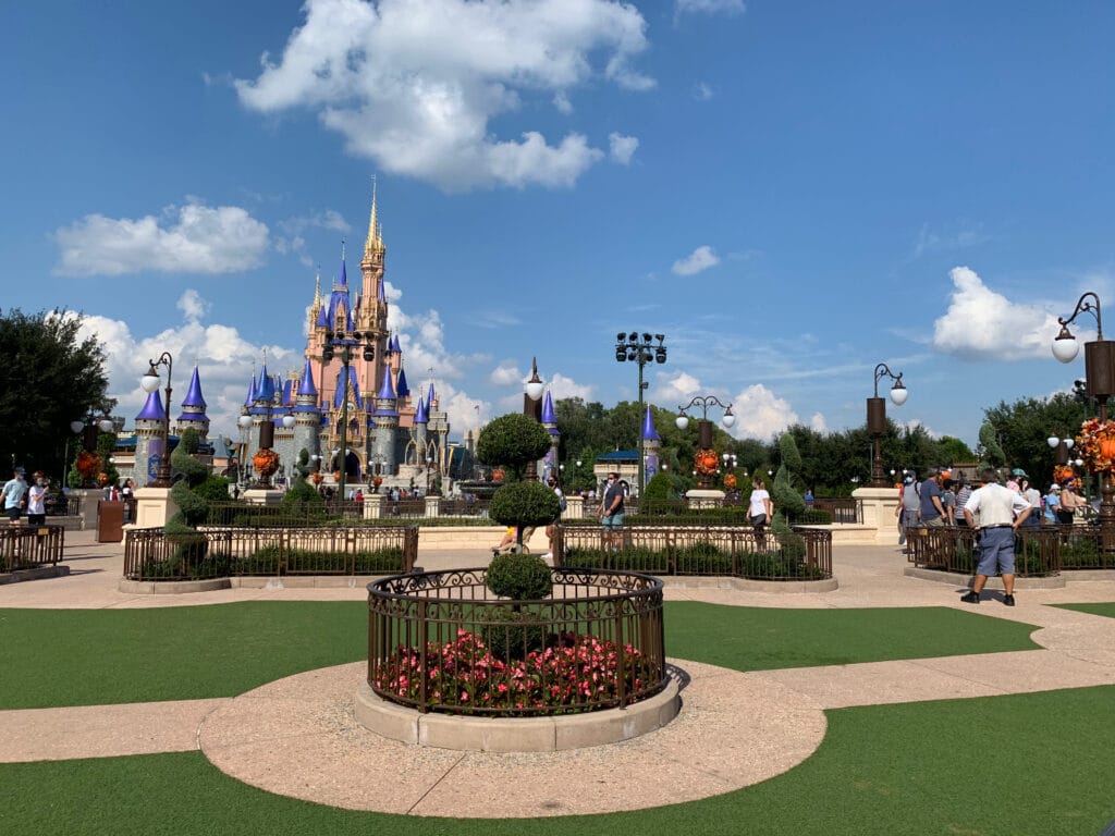 The 5 BEST Fans for Disney World Ranked! - Pixie Packing Travel Co